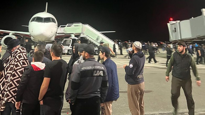 Εισβολή αντιισραηλινού πλήθους σε αεροδρόμιο στο Νταγκεστάν: 60 ...