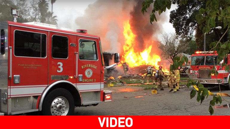 Αεροσκάφος συνετρίβη πάνω σε σπίτια στην Καλιφόρνια - Zougla