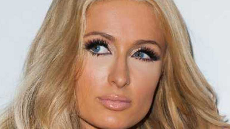 Στη Μύκονo για διακοπές η Paris Hilton - Zougla