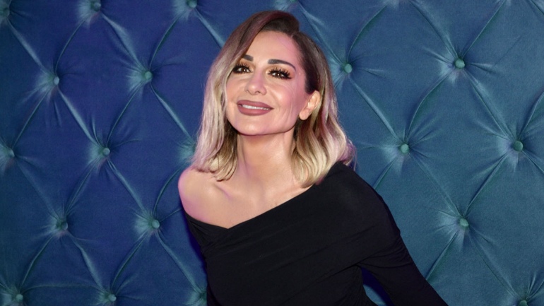 Δέσποινα Βανδή: Με total black outfit στην πλατινένια απονομή του ...