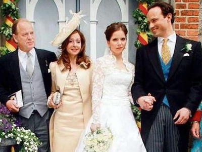 H Bίκυ Λέανδρος πάντρεψε την κόρη της - Zougla