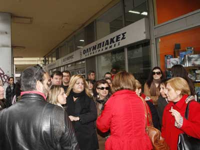 Στη Βουλή οι συμβασιούχοι της Ολυμπιακής - Zougla